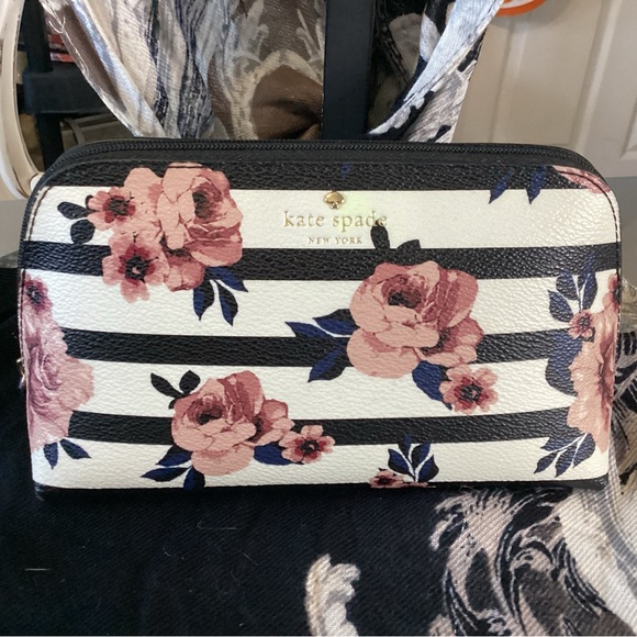 kate spade | Bags | Kate Spade Cosmetic Pouch In A Floral Striped ...
